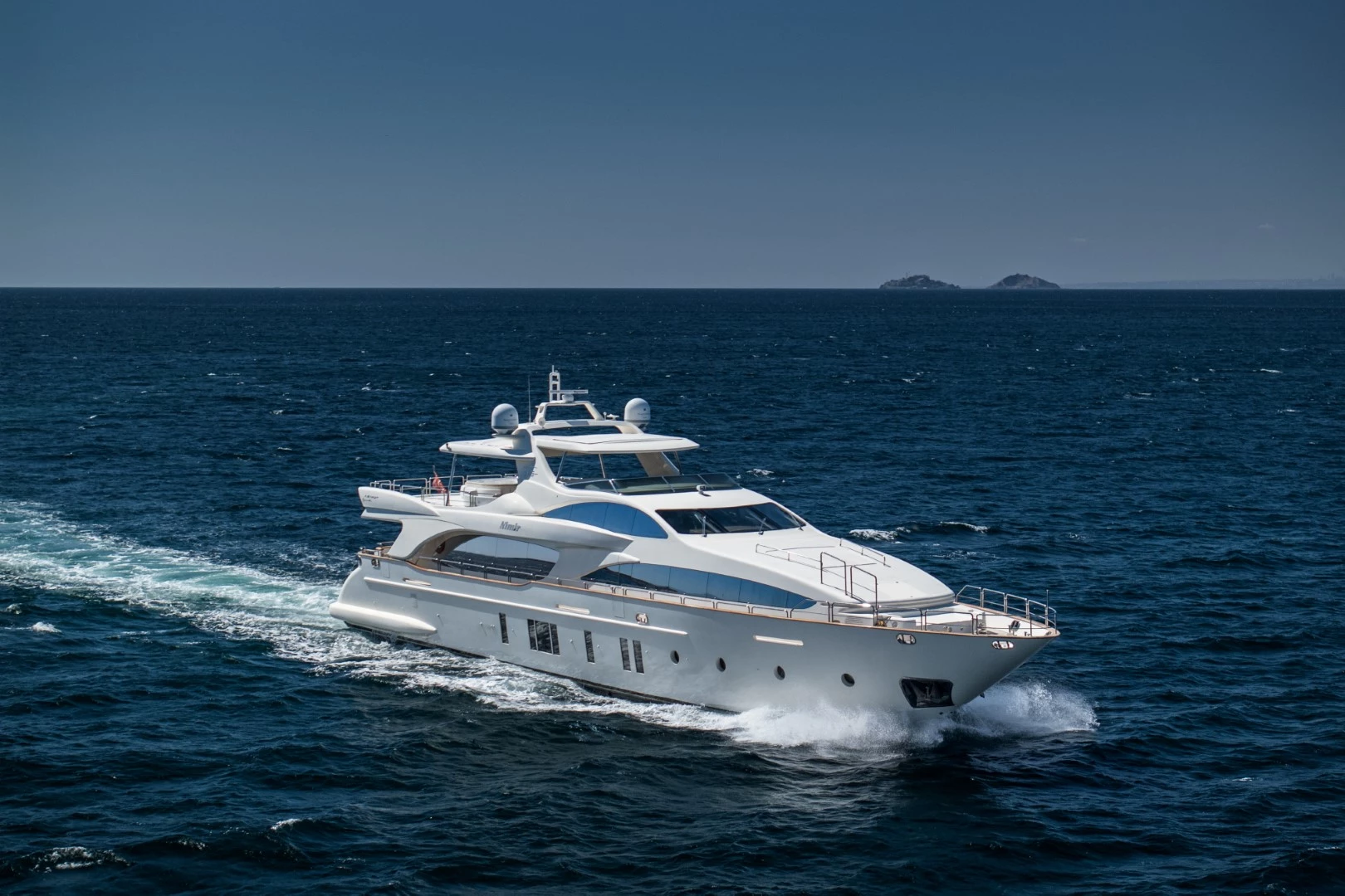 Yacht Finds | 2014 Azimut 116 (M/Y NIMIR)